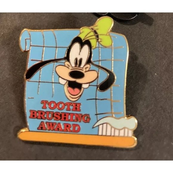 Disney | Accessories | Walt Disneys Goofy Tooth Brushing Award Trading ...